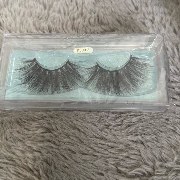 Makeup | Bold Glam Luxe Dl42 Mink Lashes | Poshmark